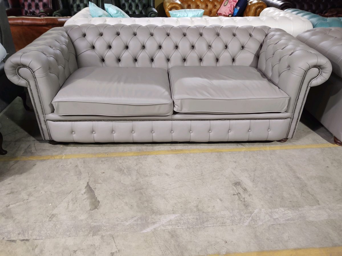 Chesterfield Furniture Specialists: Distinctive Chesterfields USA